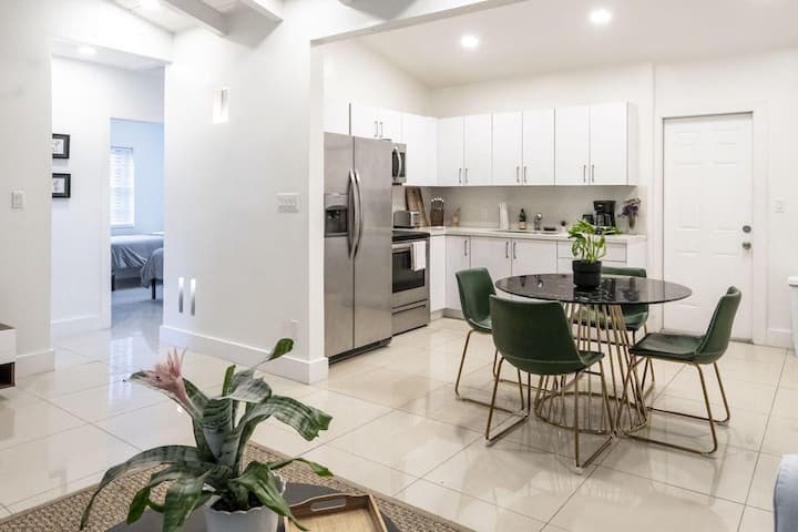 Experience Miami At Its Best In This Lovely House - Miami