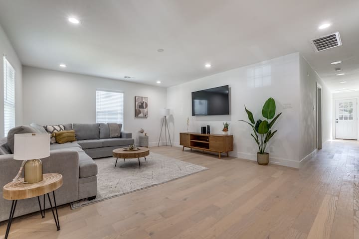Designer Home Near Bishop Arts And Downtown - Dallas, TX