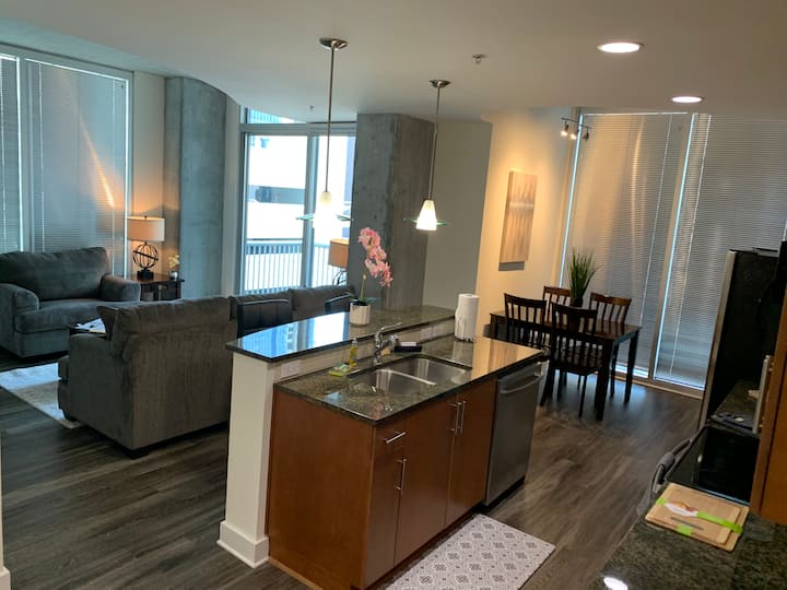 Uptown Charlotte 2br | Executive Extended Stay - シャーロット, NC