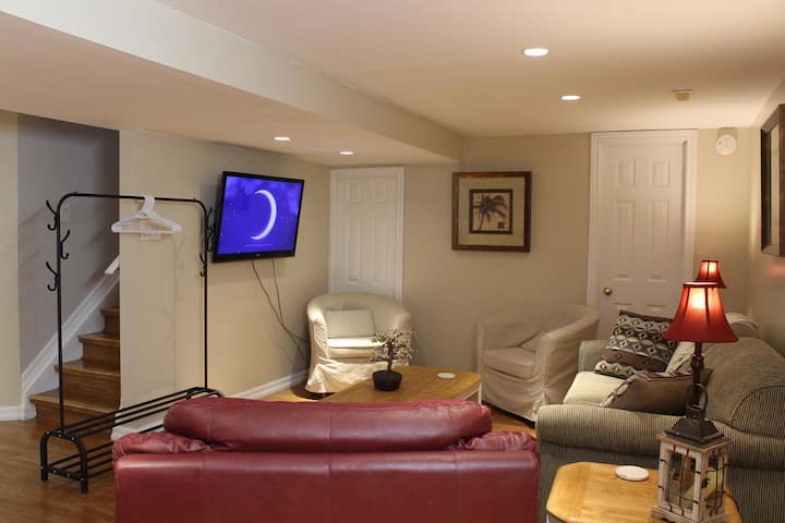 Spacious 2 Bedroom Suite Near Southside Park - Woodstock