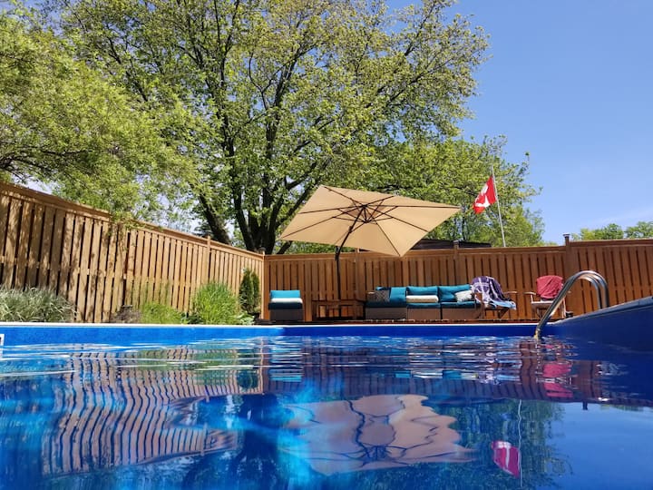 Modern Luxury House W/ev Charger & Heated Pool - Burlington