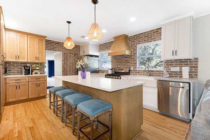 Pool, Bbq & Large Backyard In Charming Downtown - Ocala, FL