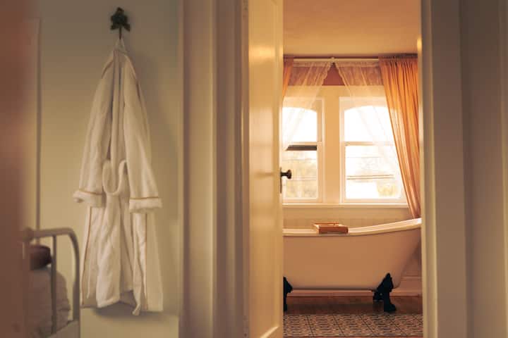 The Botanist Suite, Perfect Central Location *Ac* - Chilliwack