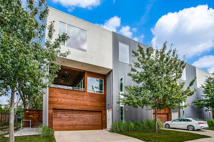 Dallas Modern Marvel With Huge Loft Patio - Dallas, TX