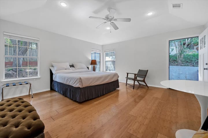 Bright Garden Studio - Austin, TX