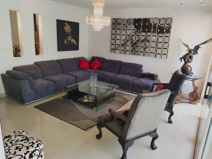 Cómoda Residencia En Colinas De San Jerónimo - Monterrey