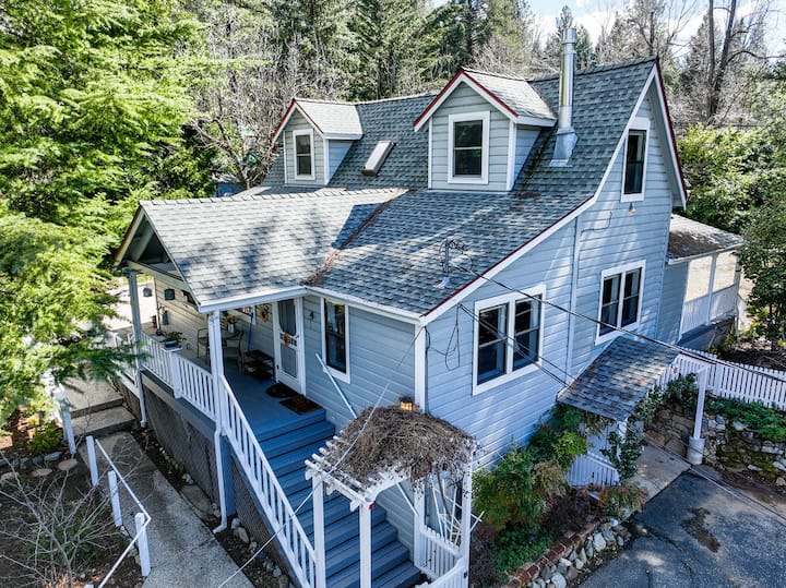 Sunny Sunflower Cottage Close To Town & Park - Nevada City, CA