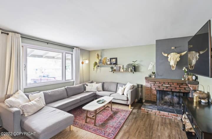 Charming Single Story “Home Away From Home” - Anchorage, AK