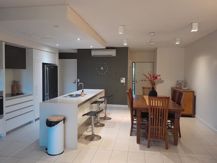 Paradise In Parap! Beautiful 2 Bedroom Apartment - Darwin
