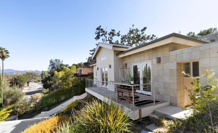 Bright 4 Bedroom Mountain View Home By Arts Plaza - Agoura Hills, CA