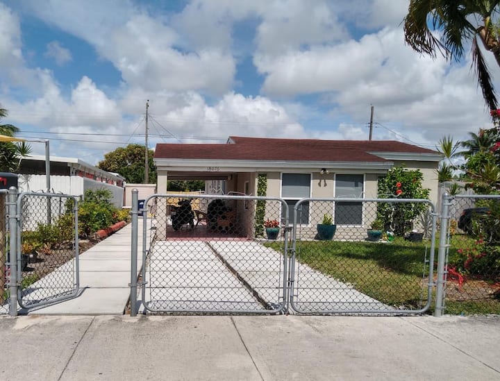 Aventura Casa Con Jardin Recién Remodelada - North Miami Beach