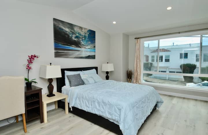 Large Remodel Master Bedroom With Ensuite Bathroom - サンフランシスコ