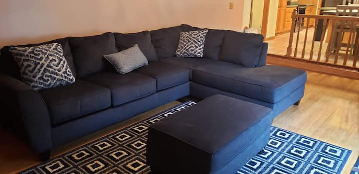 Large Cozy Bedroom F W/ Pool, Nearby Cvph. - Plattsburgh, NY