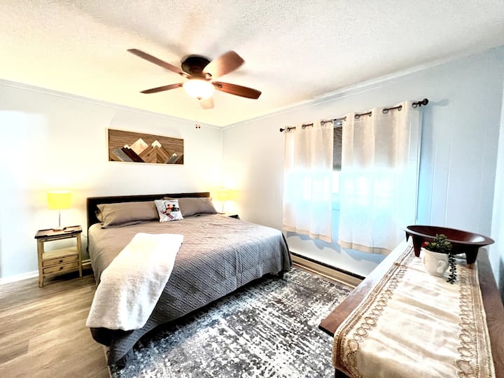 Cloud’s Rest Resort Pool/hottub/hike/bike/wineries - Beech Mountain, NC