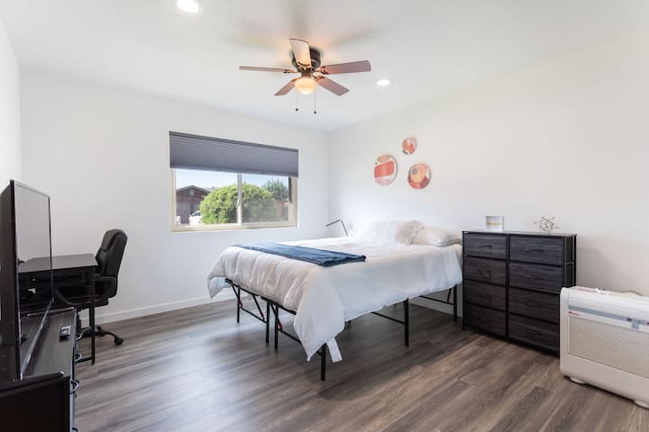 Newly Renovated Queen Room In Cozy Manteca Home! - Ripon, CA