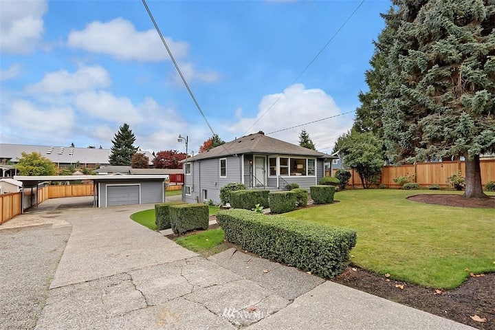 Spacious 2 Bed/1 Bath House Near Seatac Airport - Burien, WA