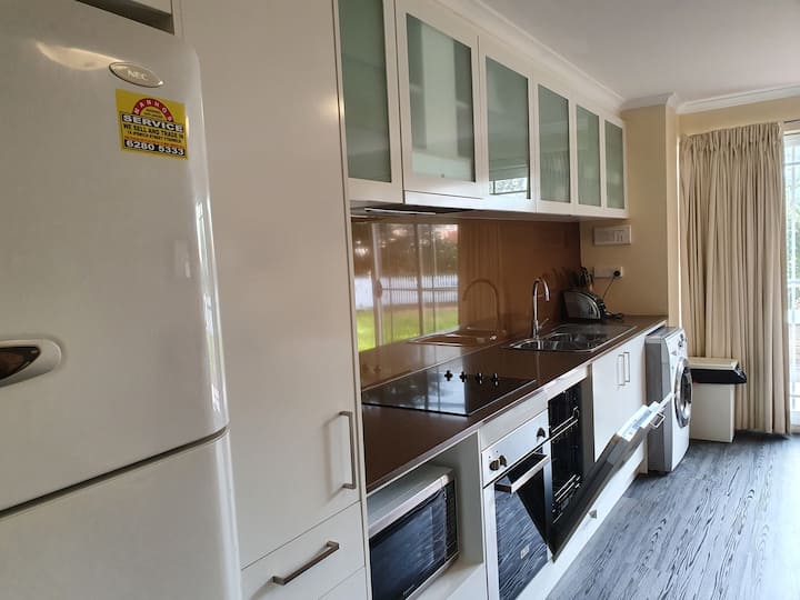 Self-contained Fully Furnished 2 Bed 2 Bath Unit - Canberra