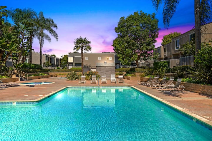 Luxury+ Stocked Kitchen+ Disney +Tv In All Rooms - Costa Mesa, CA