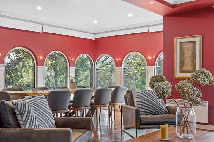 Historic 5 Bedroom Home With Heated Pool - Melbourne