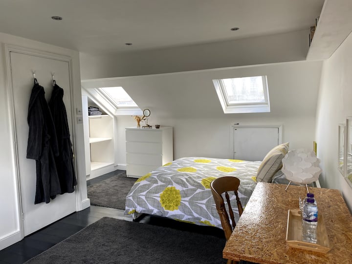 Spacious Loft In Clapham Common - London, UK