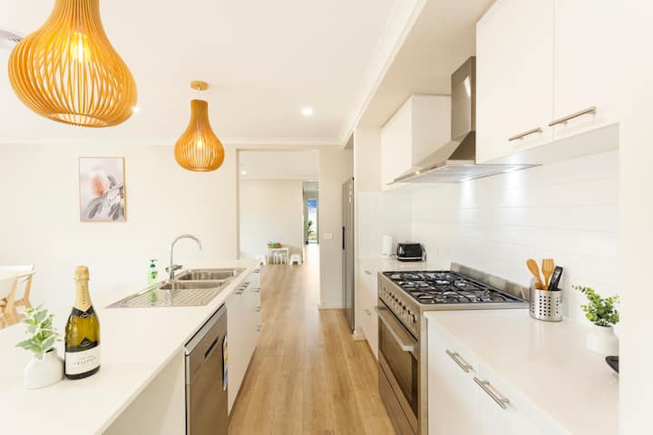 Elegant & Cozy Island Escape Near Downtown & Beach - Phillip Island