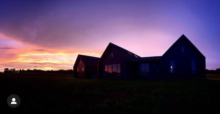 Modern Home On 5 Acres, 2 Miles From Ky Horse Park - Lexington, KY