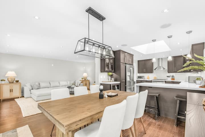 Home Sweet Hove - 5 Bed/4 Bath + Parking - Vaughan