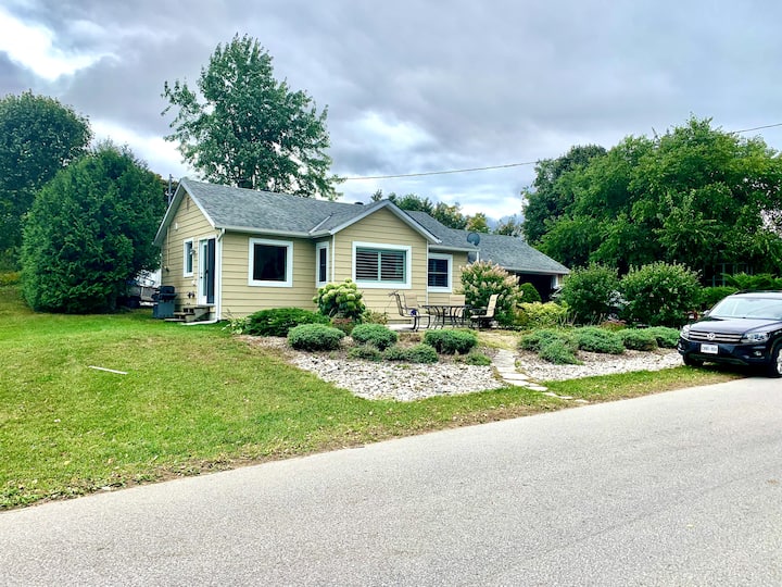 Open Concept, Bright, Two Bedroom Beach Home - 포트 엘긴