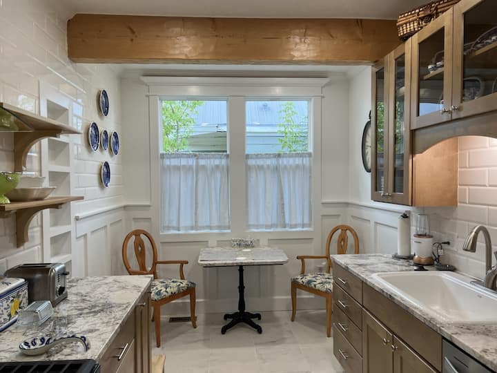 Quality And Detail: 3 Blks Med Center & Downtown - Cheyenne