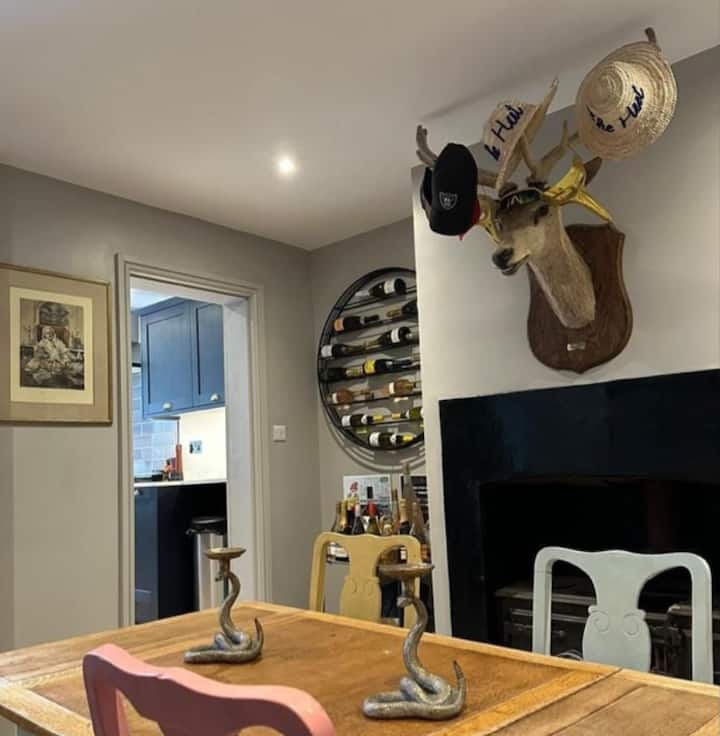 Spacious House In Guildford - Godalming