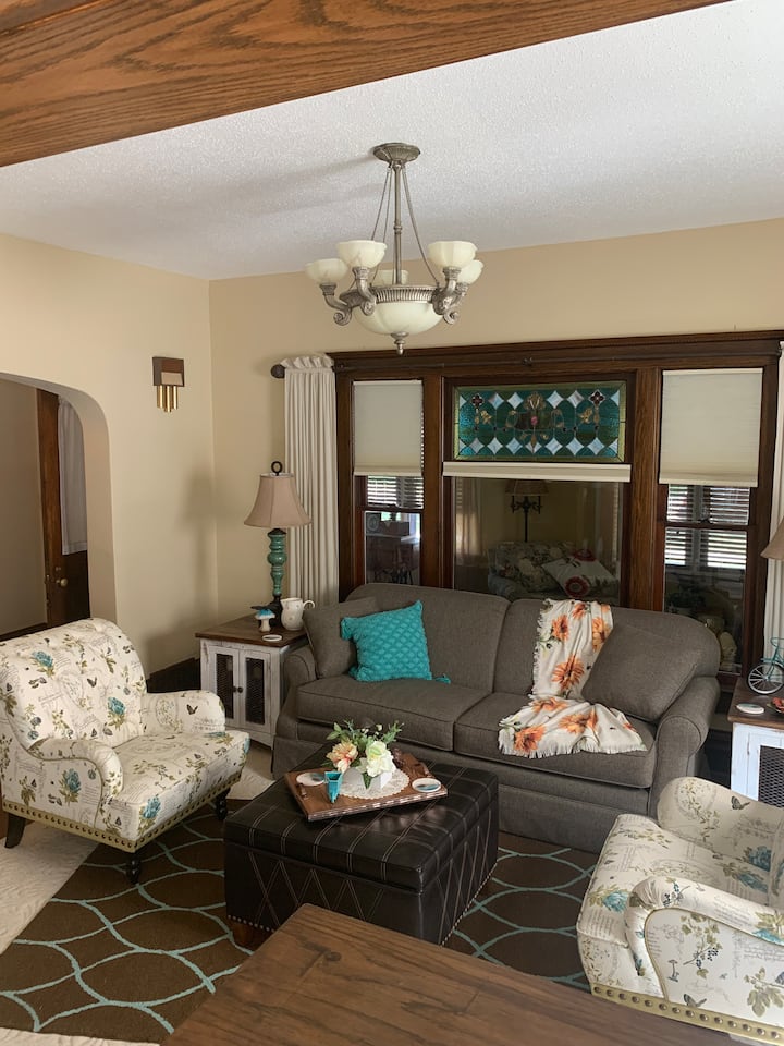 Blue Abode, A Welcoming Family Style Home. - South Dakota