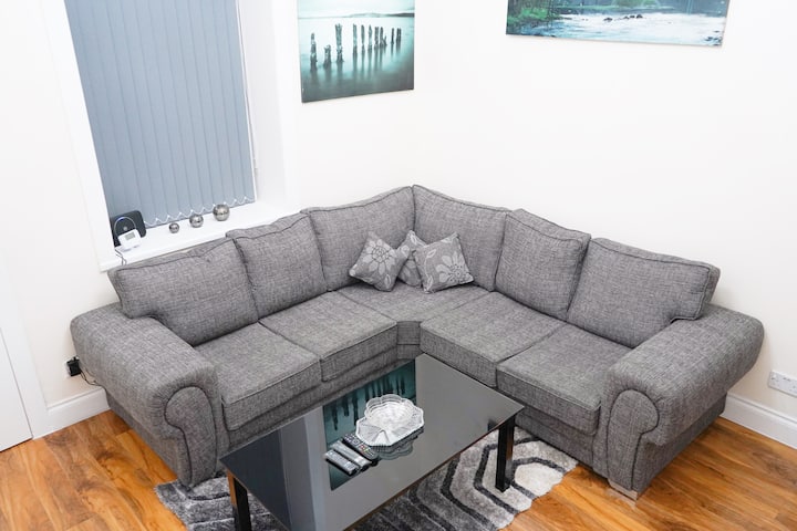 Glasgow: 2 Bedroom Apartment - Glasgow