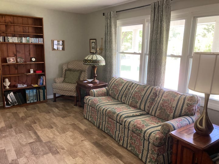 Master Bedroom With Private Bathroom - Pendleton, IN