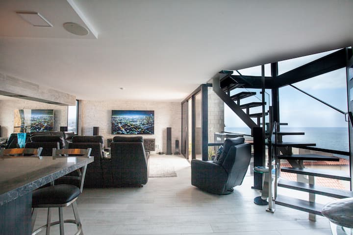 Newly Remodeled Luxurious Condo On The Beach - 토런스