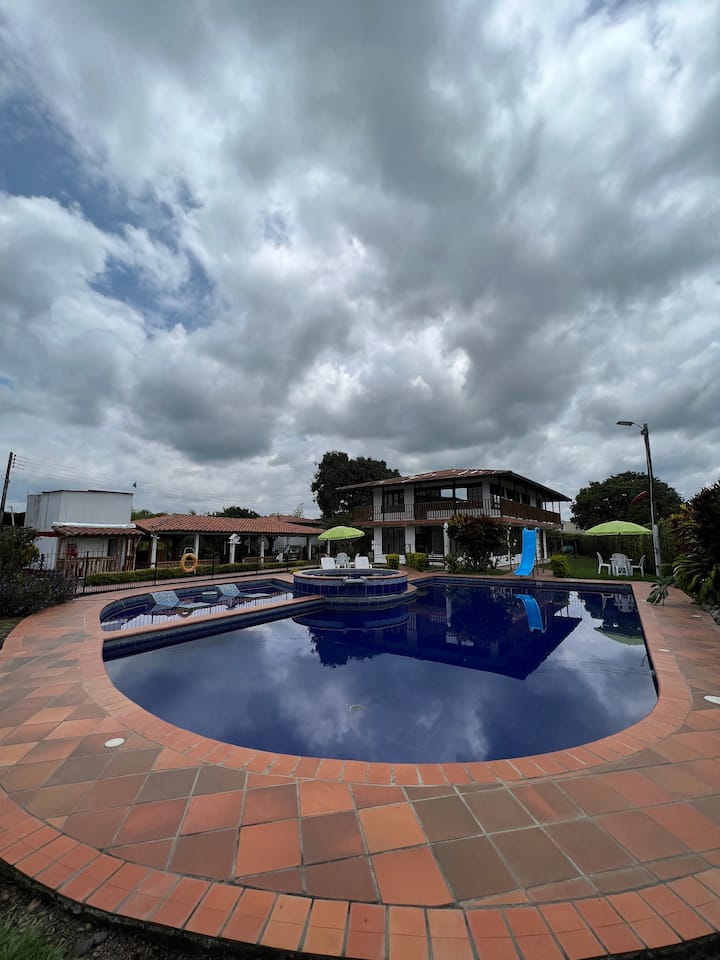 Hermosa Finca Para Grupos Grandes O Familia - Pereira