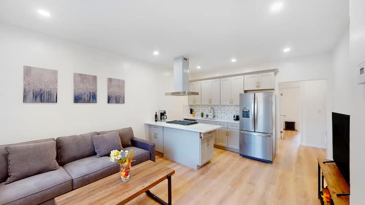 Remarkable Queens 2 Bed 2 Bath With Office Space - New York City, NY