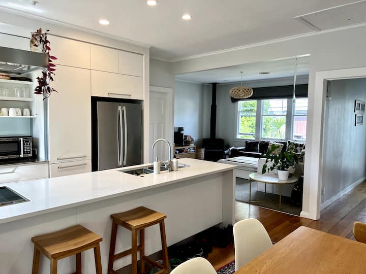 Young Family Beach Getaway - Raglan