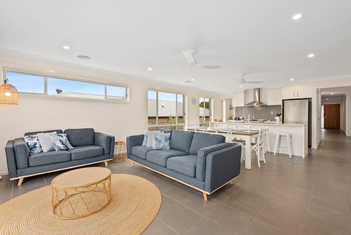 Light Bright And Modern 4br Family Getaway - Portarlington