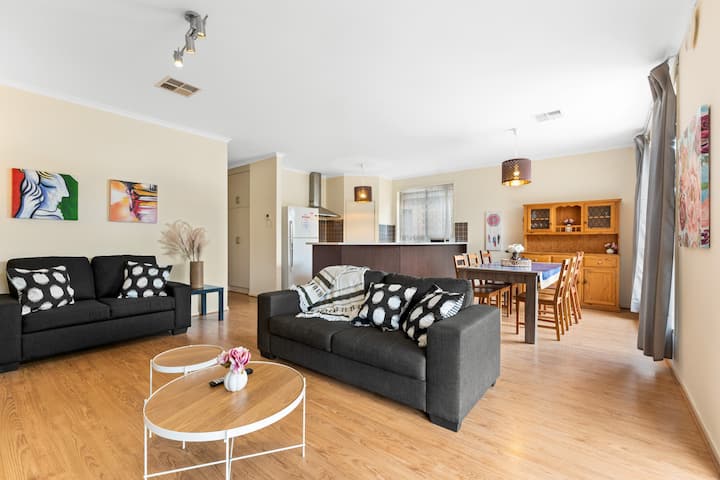 3br Home-city Fringe Location-free Wifi & Parking - Adelaide