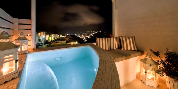 Superb Room With Heated Jacuzzi And Caldera View - Santorini