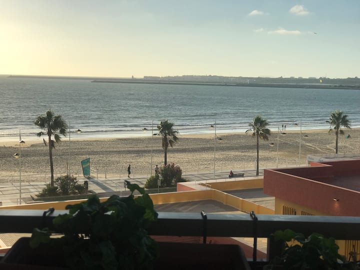Apartamento En Primera Línea De Playa Con Piscina. - Puerto Real