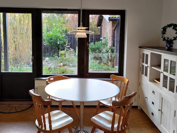 Eget Hus Med Trädgård & Parkering - Malmö