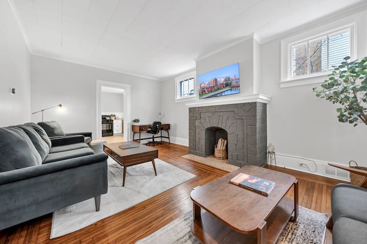 $1,900/mo W/ Discount!2 Queen Bd.near Peace Bridge - Buffalo, NY