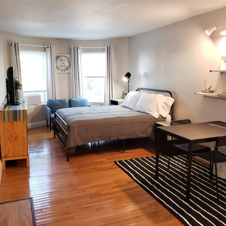 Lovely Studio Convenient To Washington Sq - Cambridge, MA