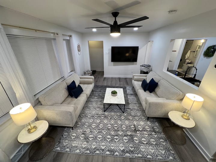 Charming Meets Modern 4 Bedrooms - Milwaukee, WI