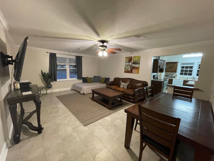 Adorable One Bedroom With Hot Tub - Covington, LA