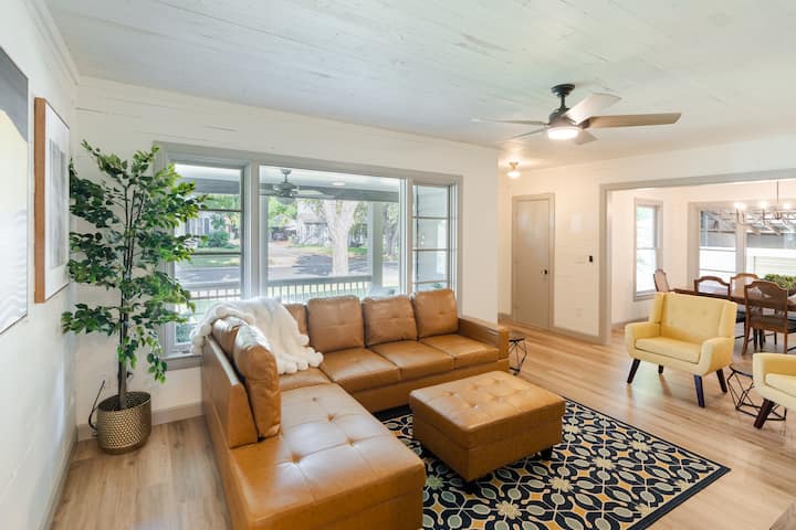 4br Beautiful, Hot Tub Walk To Downtown Georgetown - Georgetown, TX