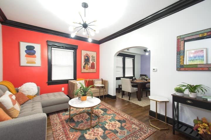 The Navel Nalle: Downtown Bungalow, Patio, Parking - Charlottesville, VA