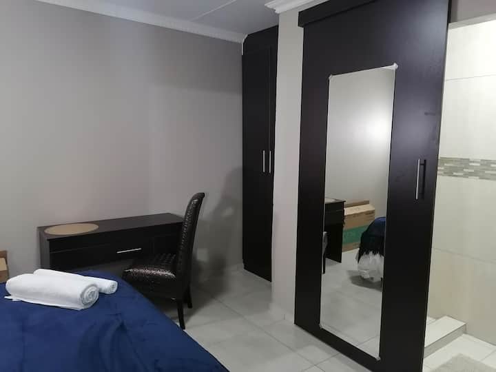 Lukhanya Guesthouse - Randfontein