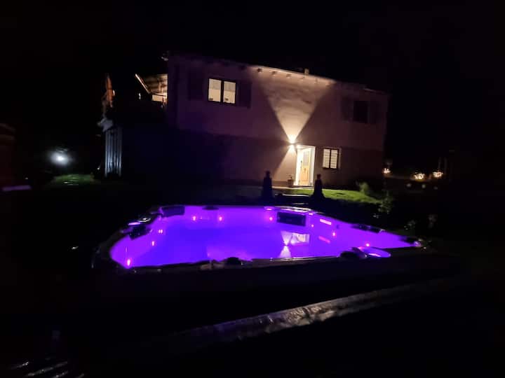 Schöne Ferienwohnung Mit Jacuzzi In Hinterzarten - Hinterzarten